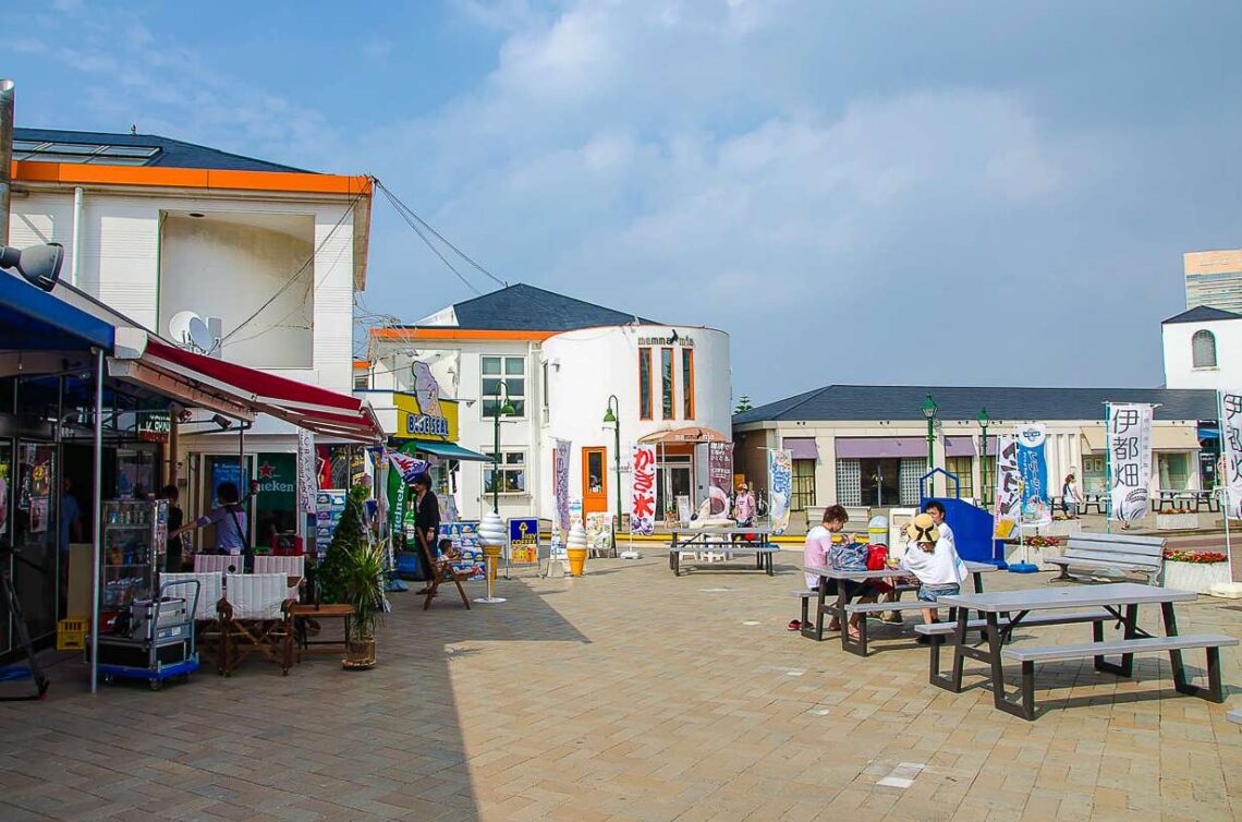 Seaside Momochi - A Complete Guide to Fukuoka's Seaside